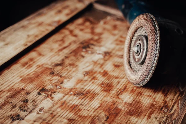 How Flap Discs Can Transform Your Wood Furniture? - Binic Abrasive