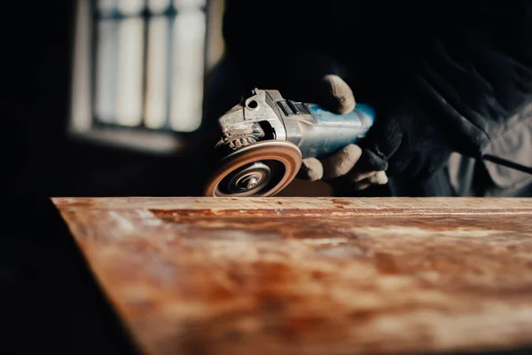 How Flap Discs Can Transform Your Wood Furniture? - Binic Abrasive