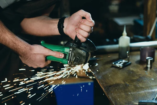 A Guide to Converting Your Angle Grinder for Cut-Off Wheels - Binic ...